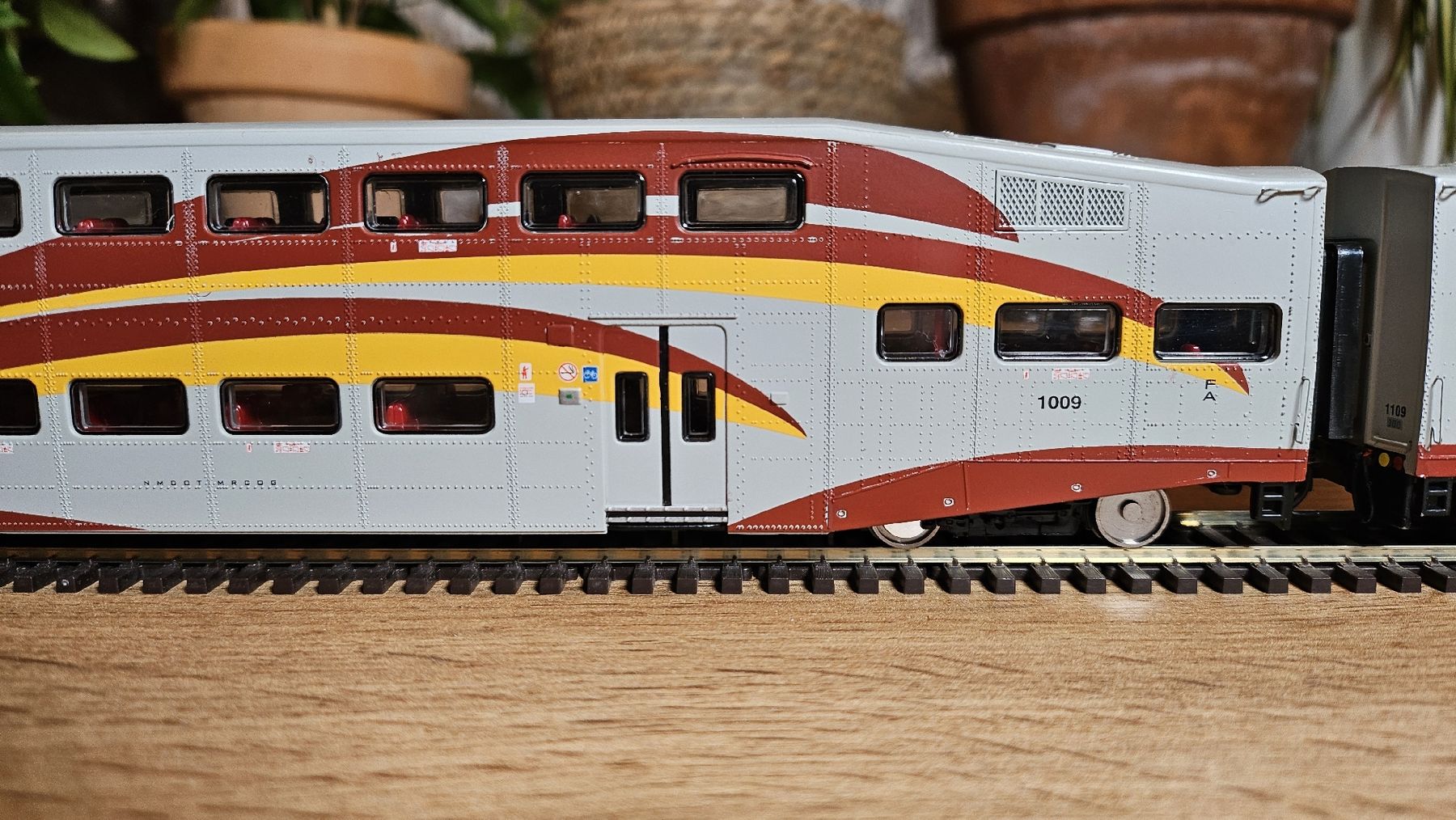 New Mexico RailRunner Bombardier Bi-level cars de Athearn (Neu (gemäss ...