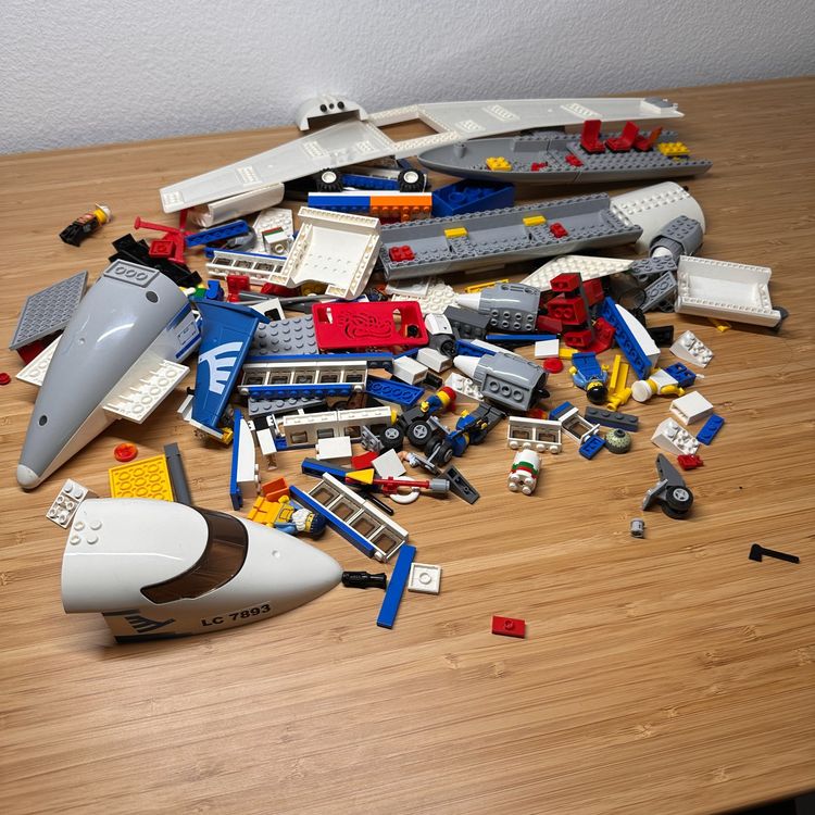 Lego City 7893 Passenger Plane (Gebraucht) in Plan-les-Ouates für CHF ...