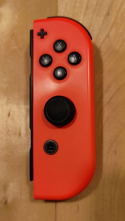 Roter Nintendo Switch Joy-Con Controller Rechts (Defekt) in Herisau für ...