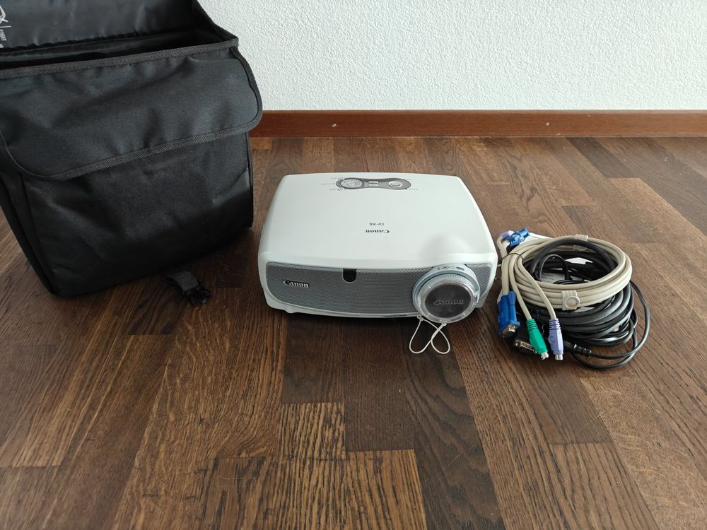 Canon LV-X6 Beamer mit Tasche & Kabeln – funktionsfähig (Gebraucht) in ...