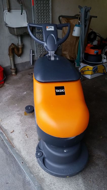 Scheuersaugmaschine Taski swingo 450 B (Gebraucht) in Zürich für CHF ...