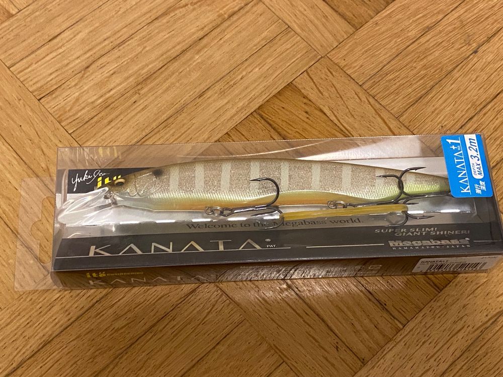 Megabass Kanata +1 Lure - Galaxy Shiner - New in Box🎣 (Neu und ...