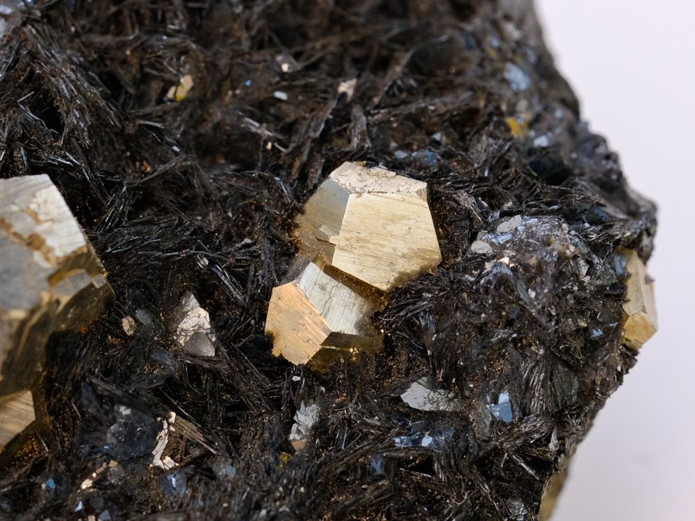 Pyrit-Hämatit-Stufe - Mineral - Kristall - Elba (Gebraucht) in für CHF 42 – mit Lieferung auf ...