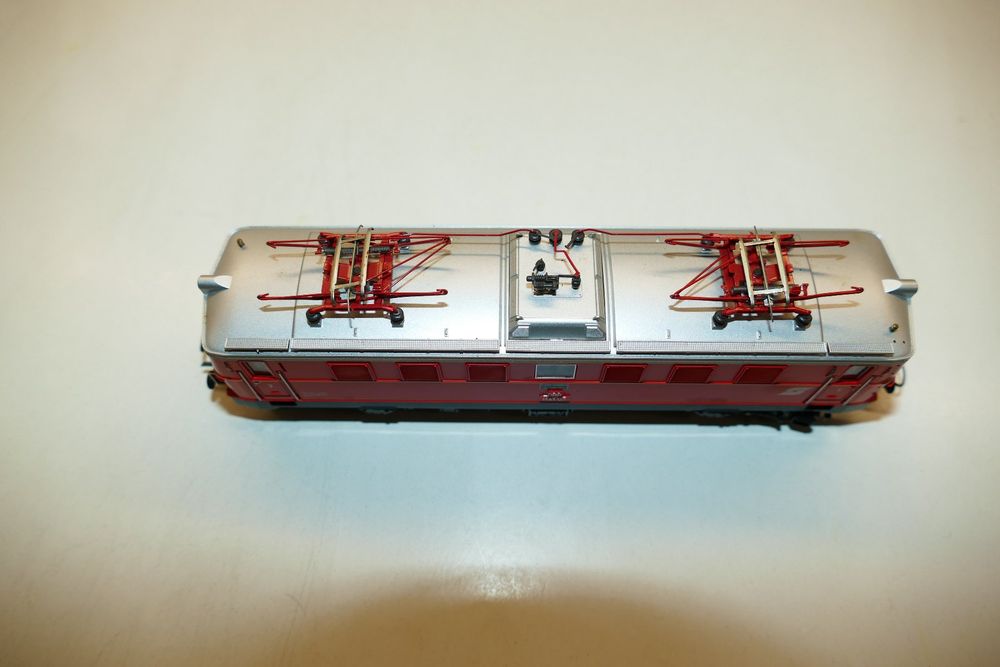 Roco H0: ÖBB Elektrolok E1141 rot (Gebraucht) in Niederhasli für CHF 63 ...