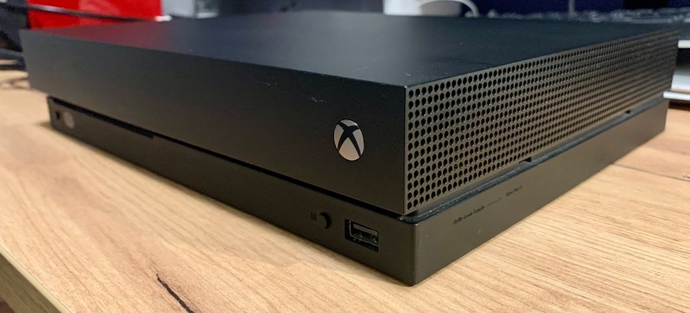 Original XBOX ONE X KONSOLE in Schwarz (Gebraucht) in Pratteln für CHF ...