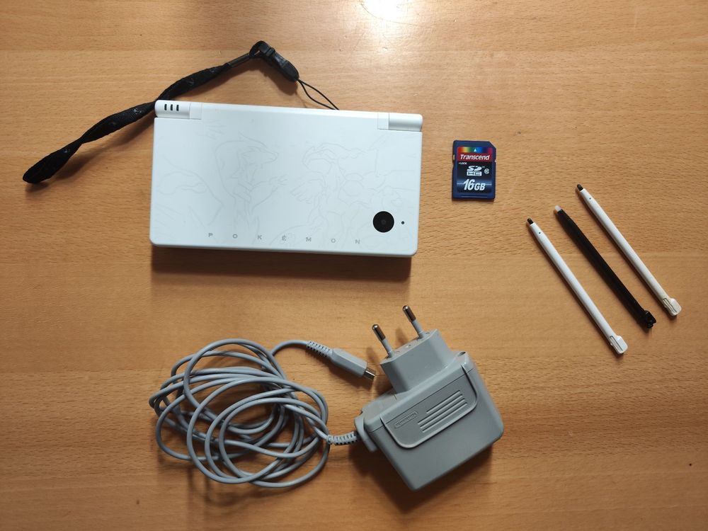 Nintendo DSi Pokémon Edition Weiß inkl. Zubehör (Gebraucht) in Rotkreuz ...