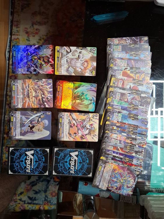 Cardfight!! Vanguard TCG ca. 100 Karten auf thailändisch (Gebraucht) in ...