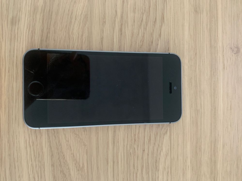 iPhone SE 64GB Space Grey (Defekt) in für CHF 5 – mit Lieferung auf ...