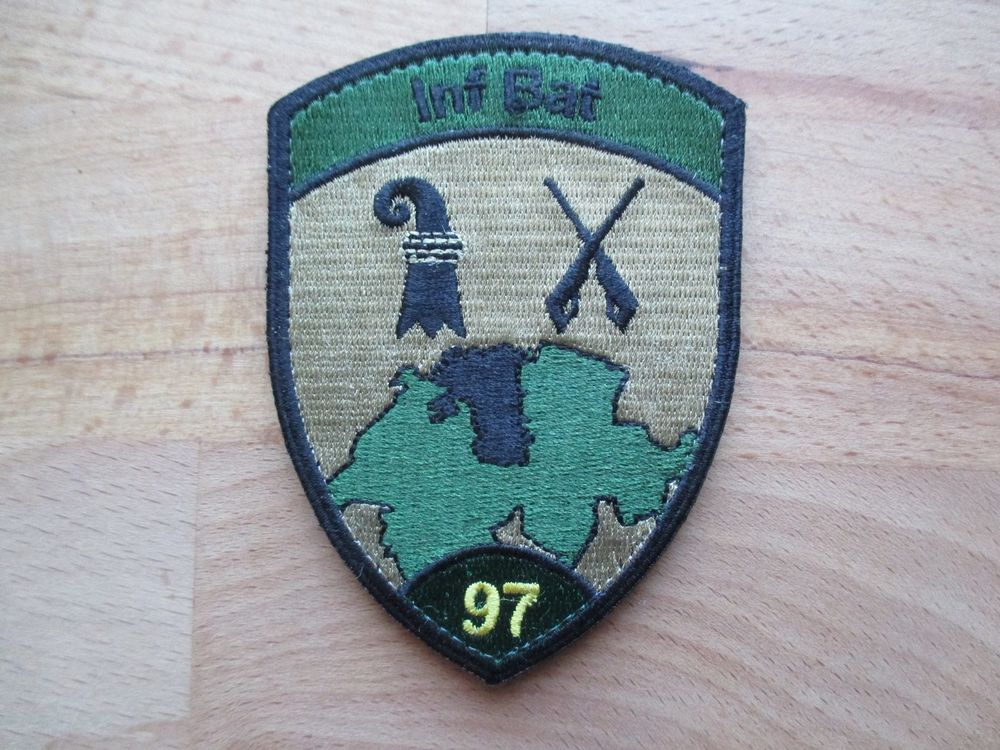 Badge Abzeichen Militär Schweiz mit Klett Inf Bat 97 (Gebraucht) in für ...