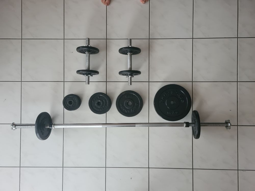 Lang- und Kurzhantel + 65kg Gewichte (Gebraucht) in Nendeln für CHF 100 ...