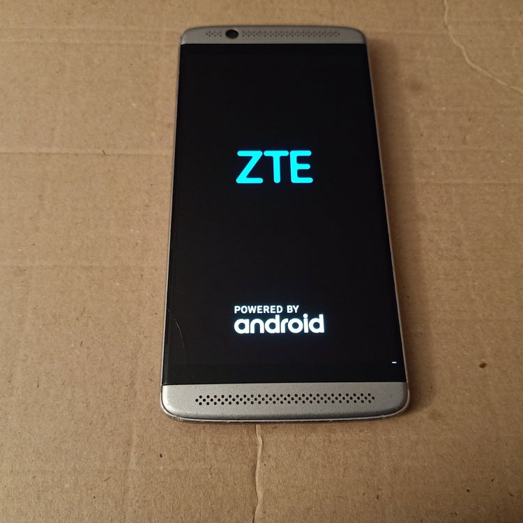 ZTE Axon 7 Modell A2017G, bootet nicht, bleibt hängend (Defekt) in Winterthur für CHF 13 – mit ...