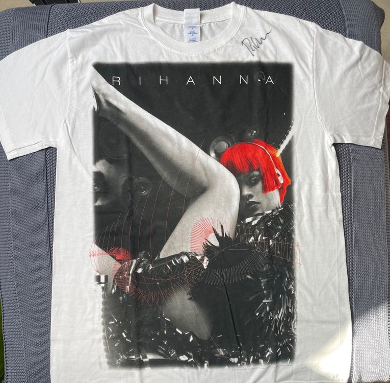 Original handsigniertes Rihanna T-Shirt Loud Tour (Neu (gemäss ...
