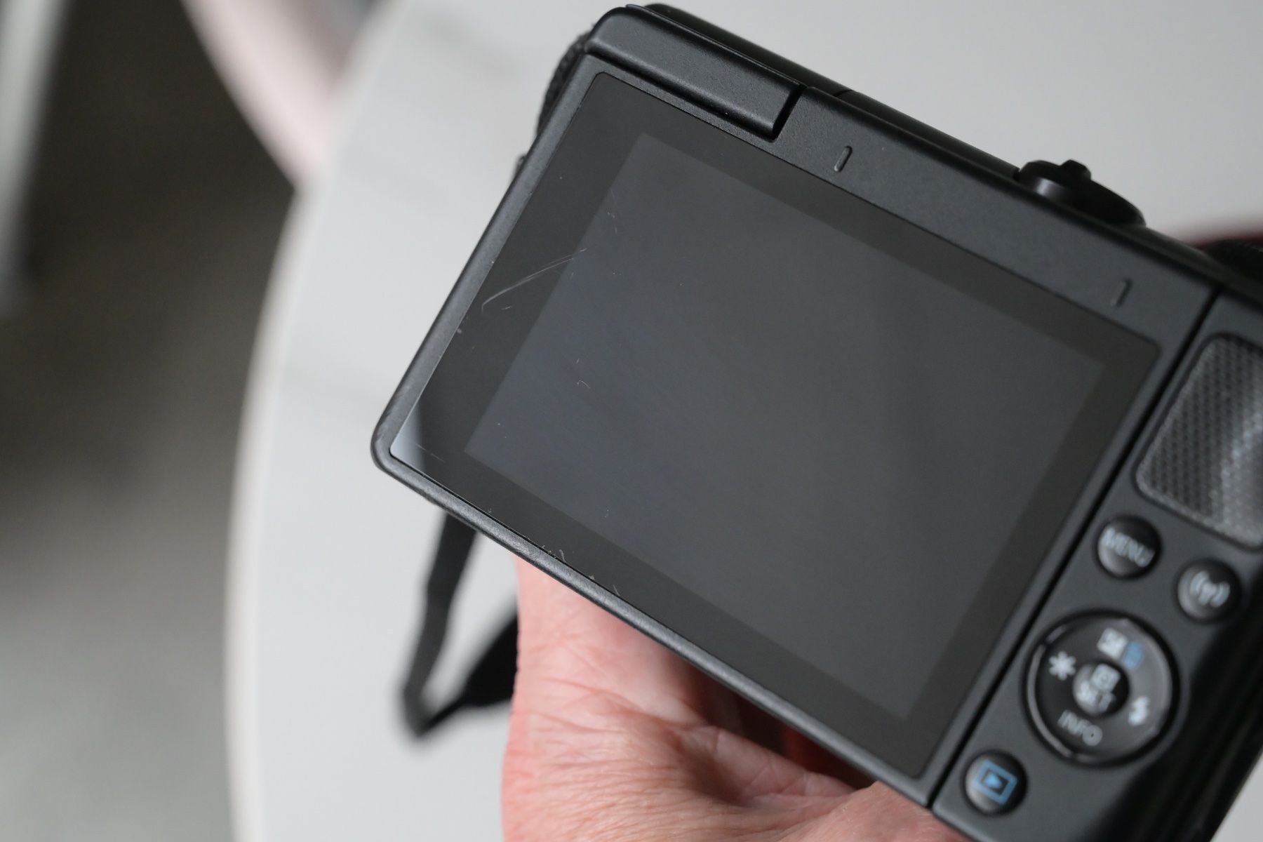 Canon EOS M100 Kit mit 2 Objektiven und 2. Akku (Gebraucht) in ...