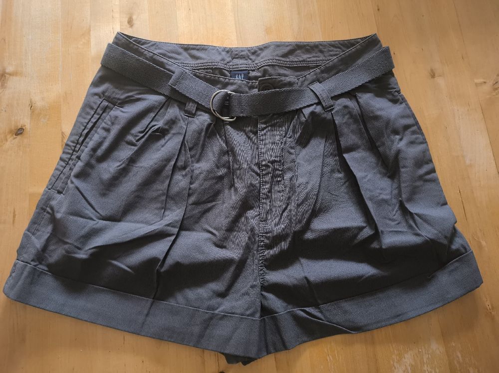 Short Gap avec ceinture gris- Taille 38 -femme (D'occasion) à Attalens ...