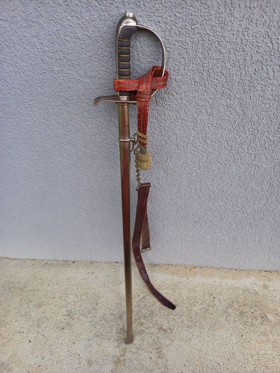 Sabre ancien militaire Suisse d'Officier avec son fourreau | Kaufen auf ...
