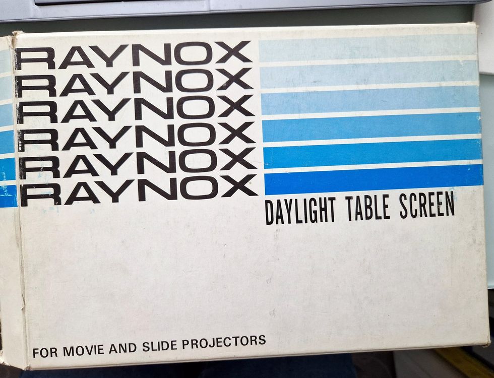 Raynox Daylight table screen (Gebraucht) in Stallikon für CHF 15 – mit ...