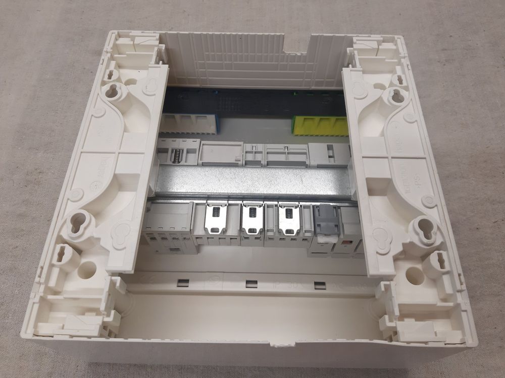 Unterverteiler hager FI 25A 3pol und 4x Schütz Tag/Nacht (Gebraucht) in ...