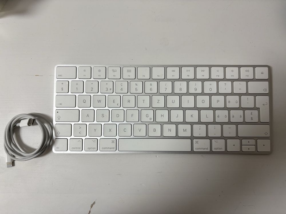 Apple clavier sans fil model A1644+ câble de recharge (Gebraucht) in ...