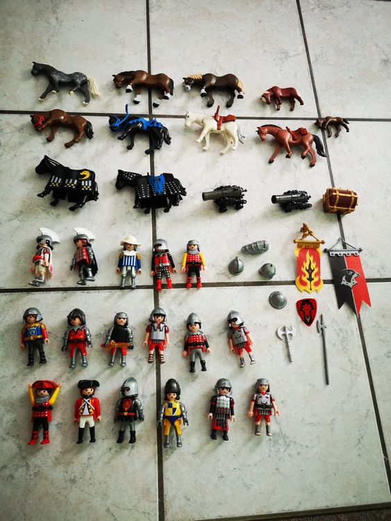 Playmobil Ritter Burg set, 17 Ritter und 11 Pferde, Kanonen (Gebraucht) in Sevelen für CHF 72 ...