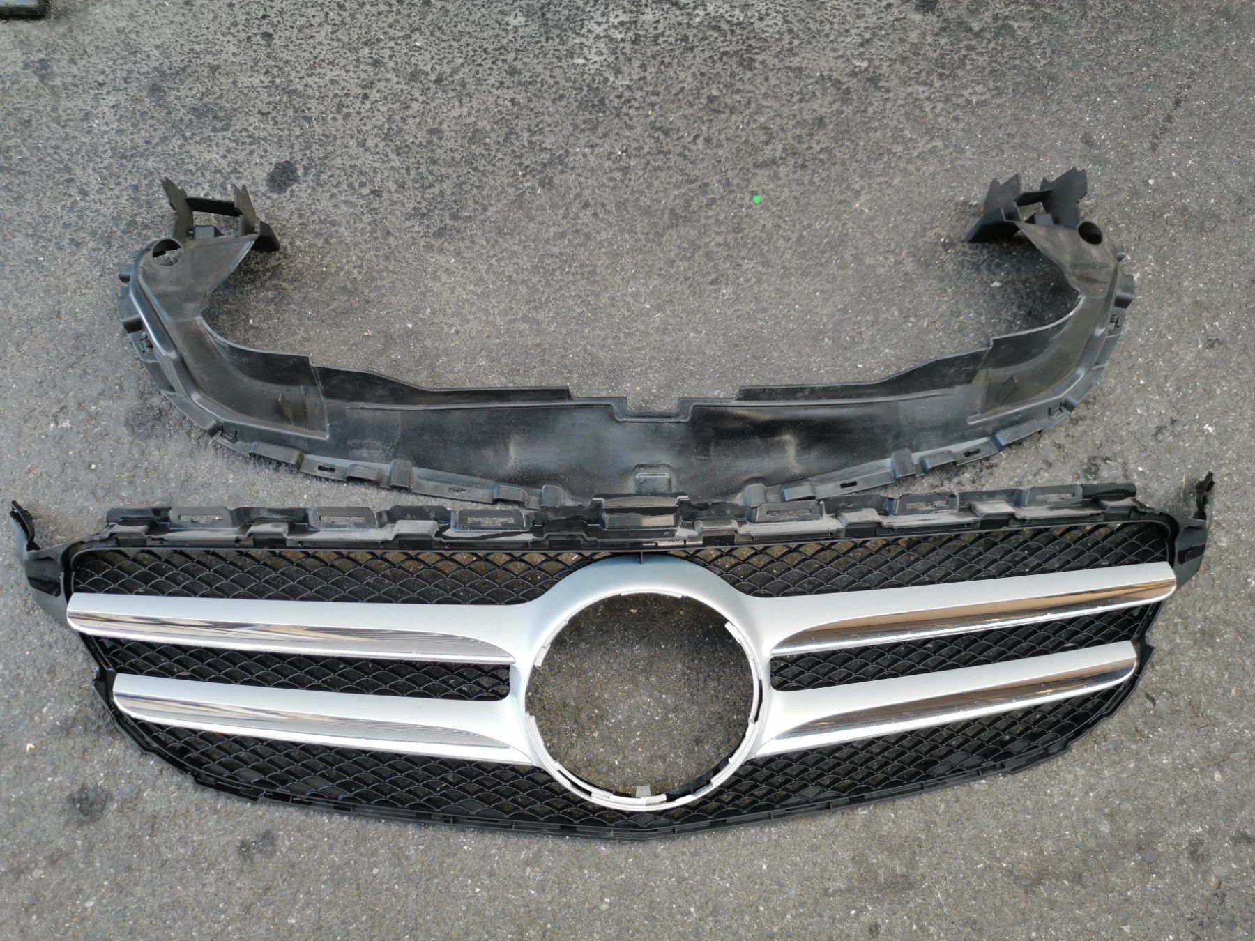 AMG Styling Kühlergrill Mercedes C-Klasse Typ 205 (Gebraucht) in ...