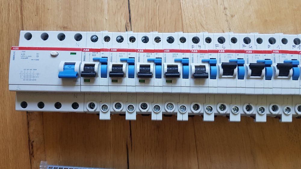 ABB diverse FI, Sicherungen und Klemmen | Kaufen auf Ricardo