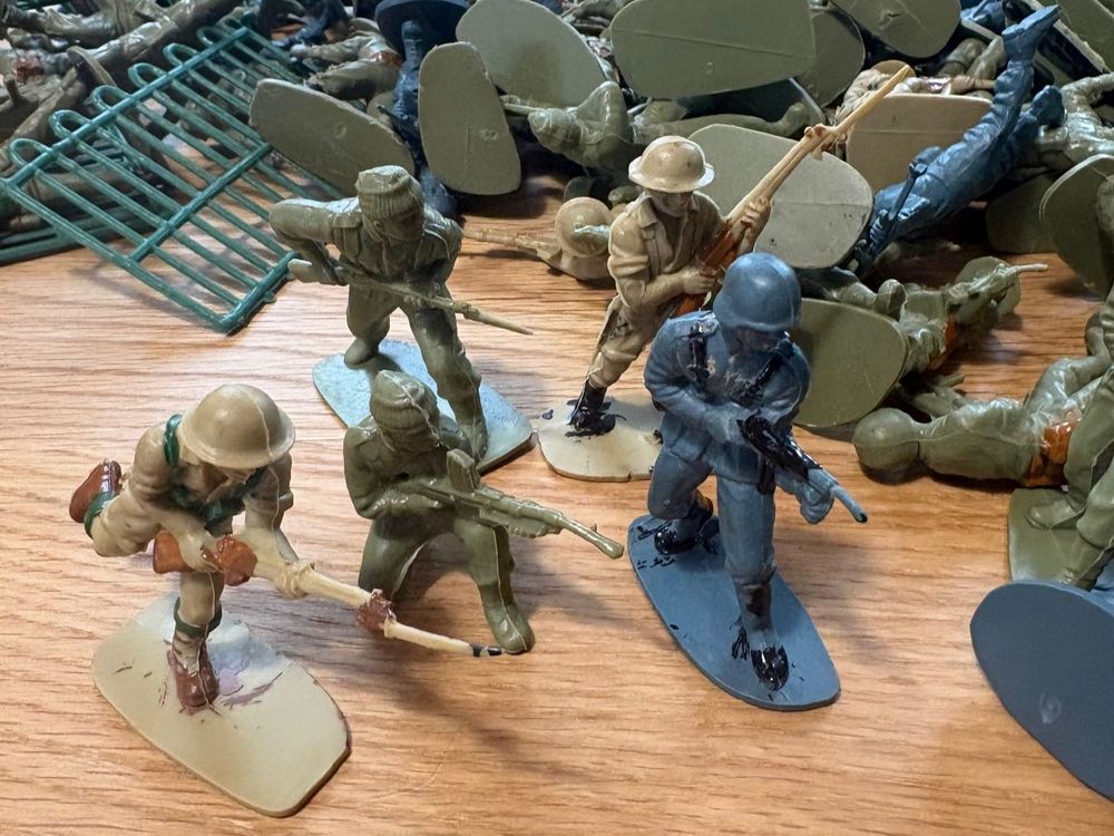 WW2 Plastic Soldiers / (D'occasion) à Crans VD pour CHF 14 – avec ...