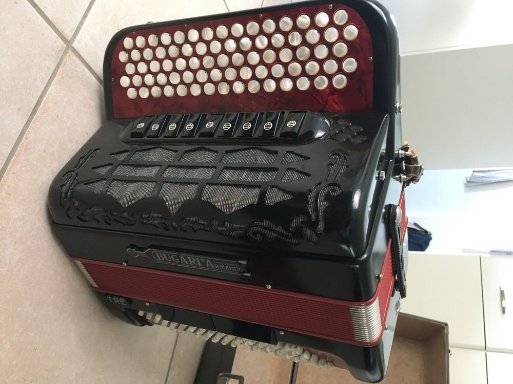 Bugari Armando | Kaufen auf Ricardo