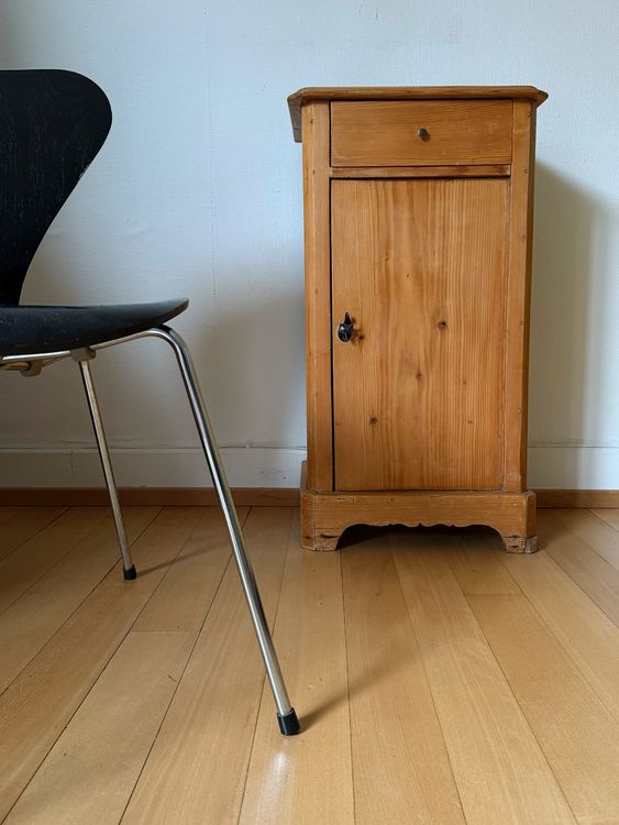 Antiker Beistellschrank / Nachttisch (Gebraucht) in Zürich für CHF 90 ...