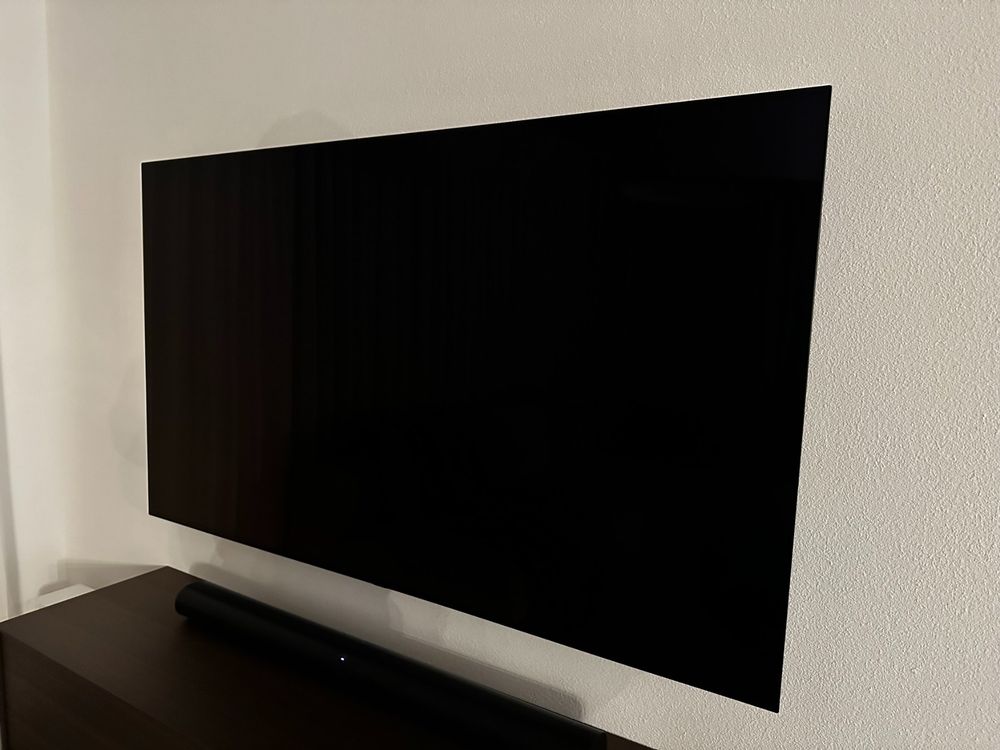 LG OLED 77" C1 inkl. Hue Play Ambilight und Wandhalterung (Gebraucht ...