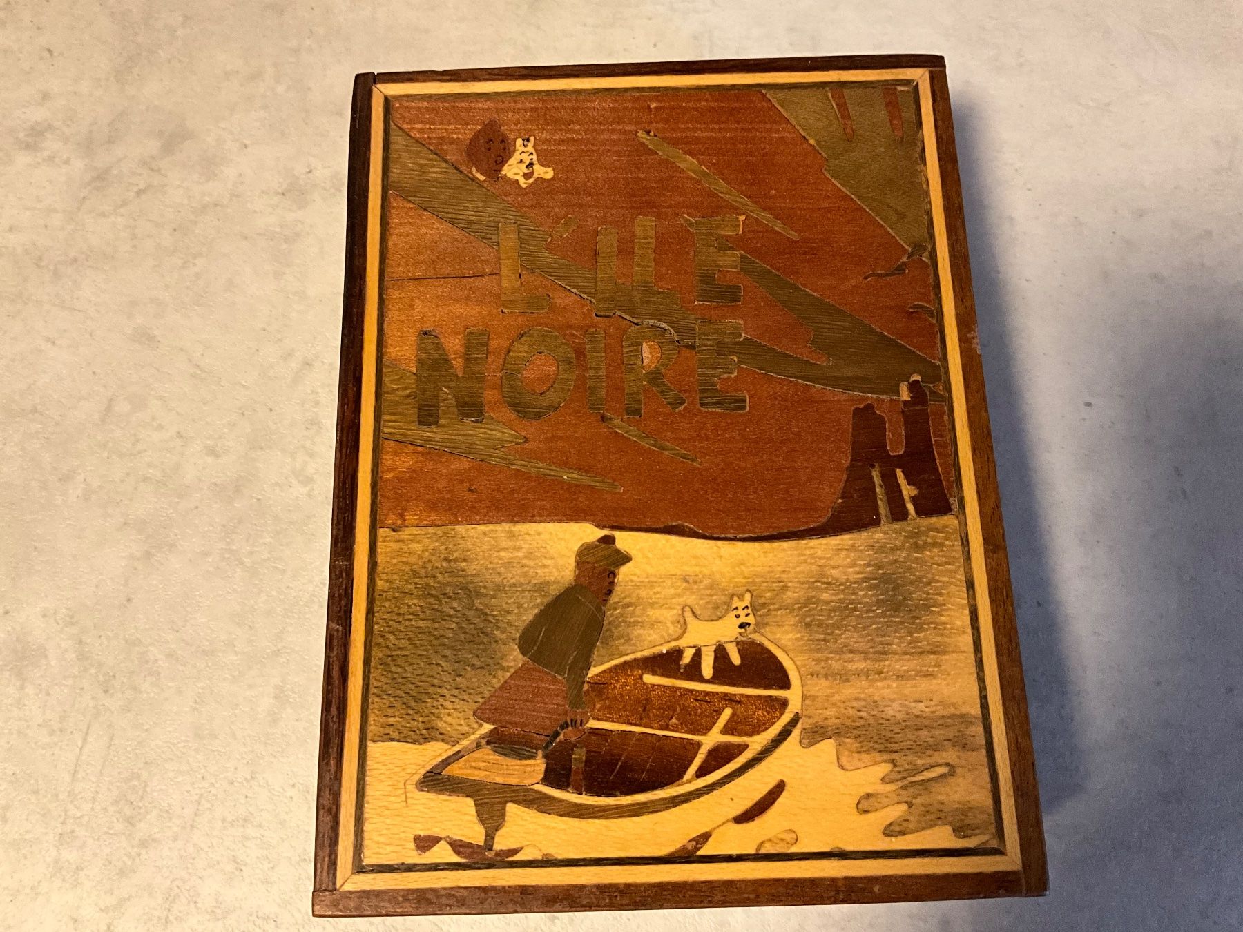 Tintin: Boîte en bois - Île noire (D'occasion) à Agriswil pour CHF 25 ...