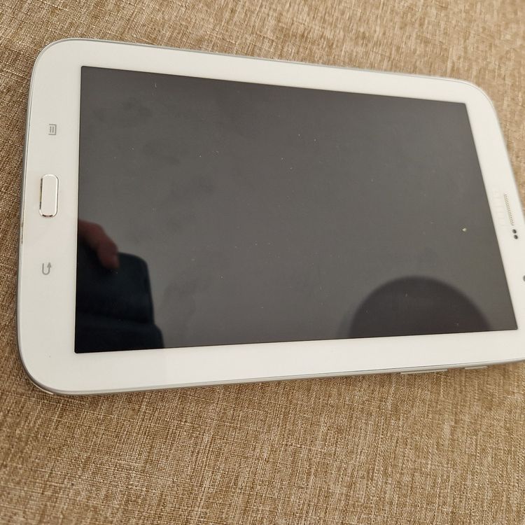 Zwei alte Tablets inkl. Schutzhülle (Gebraucht) in Schüpfen für CHF 21 ...