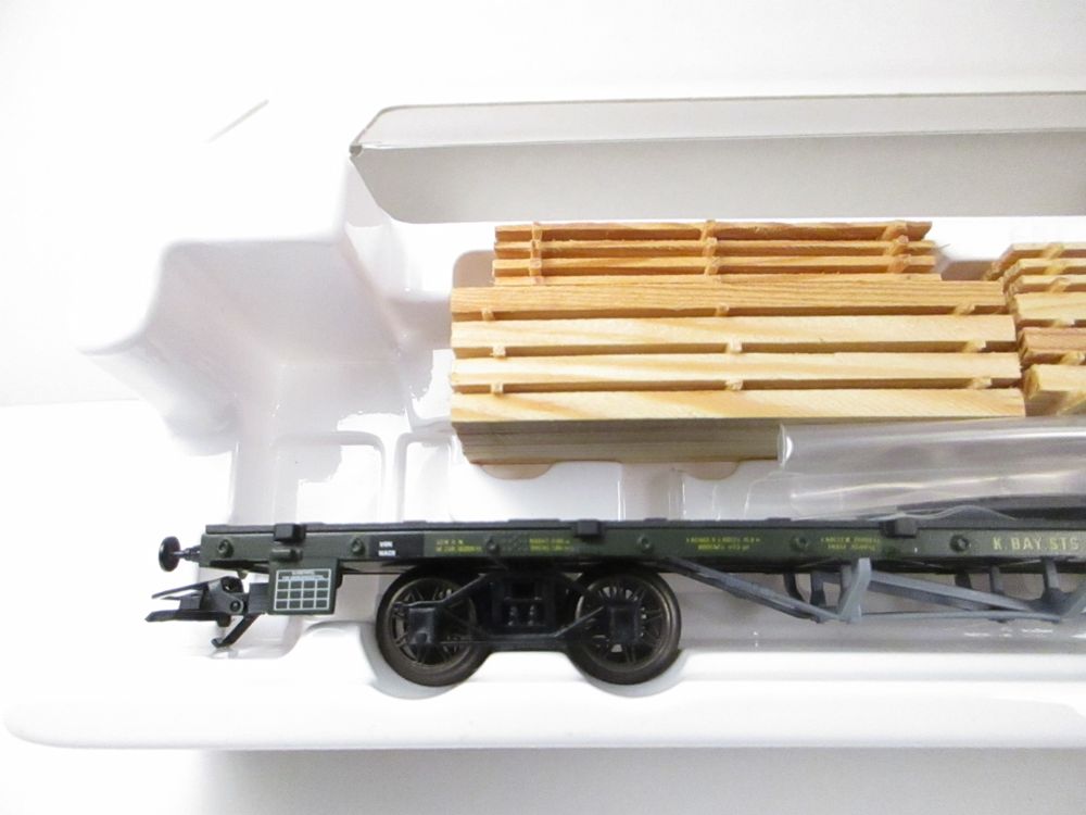 Märklin H0 46282 Flachwagen mit Holzstapel (K.Bay.Sts.B.) (Neu und ...
