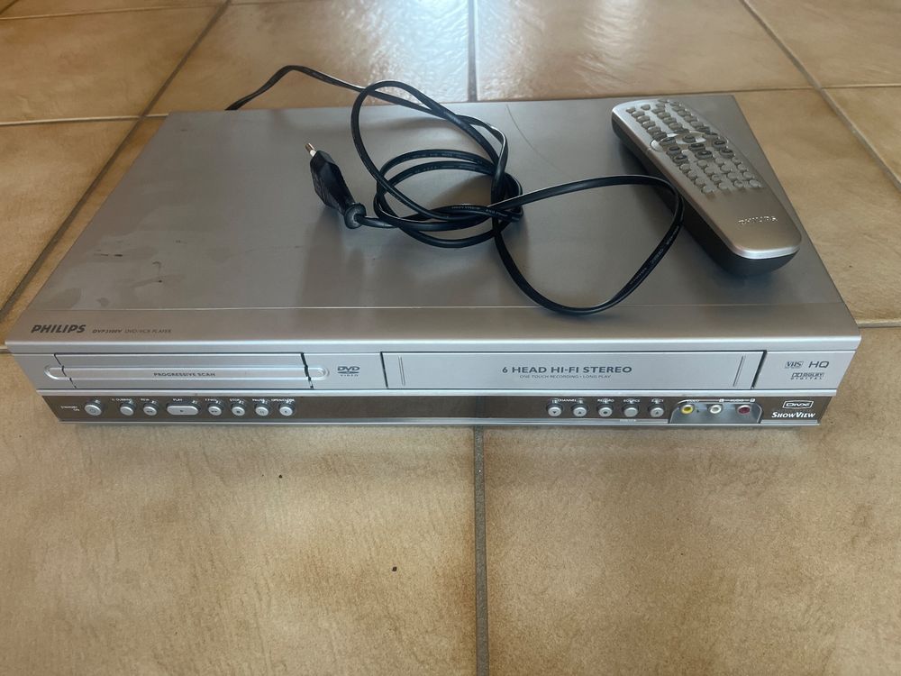 Lecteur de DVD et magnétoscope Combi Philips DVP3100V/19 | Kaufen auf ...