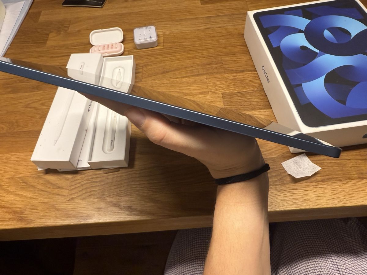 Ipad Air 5th gen 64gb blue with apple pencil 2nd gen (Gebraucht) in ...