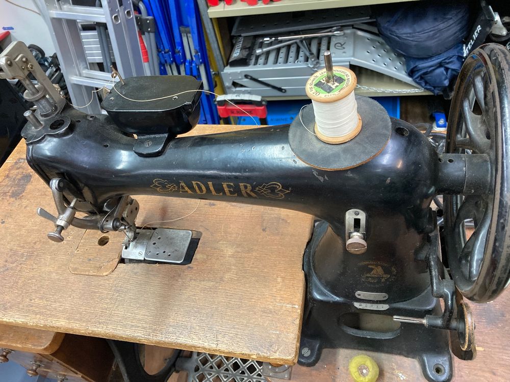 Alte Ledernähmaschine "Adler" zu verkaufen (Gebraucht) in Rieden SG für CHF 240 – nur Abholung ...