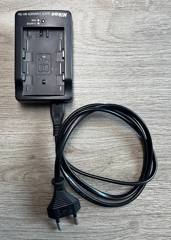 Nikon D90 mit Objektiv Nikkor AF-S DX 18-200mm f/3.5-5.6 (Defekt) in ...