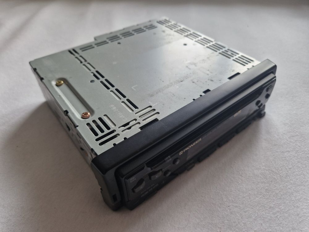 Pioneer DEH-433R Autoradio mit CD-Player und FM-Tuner (Gebraucht) in Bassersdorf für CHF 11 ...