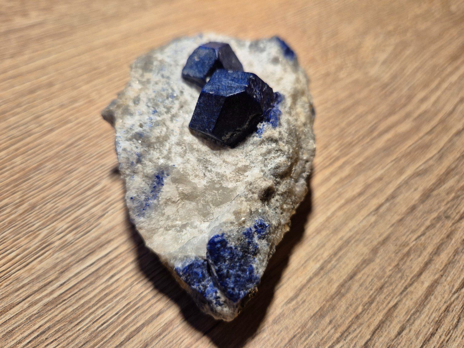 Lapis-lazuli sur matrice – cristaux cubiques de lazurite (D'occasion) à ...