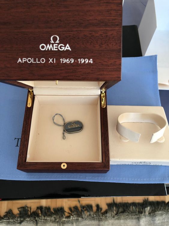OMEGA SPEEDMASTER UHREN-BOX APOLLO XI 1969-1994 (Gebraucht) in Biel ...