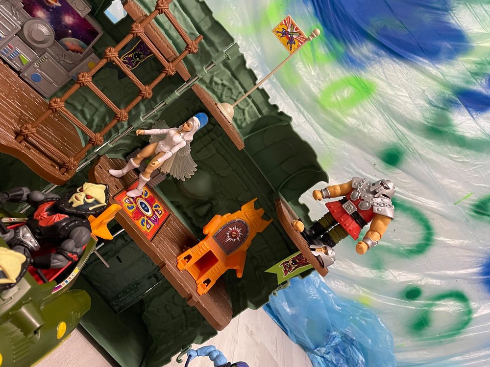 MOTU Origins – Castle Grayskull + Figuren + Land Shark | gro (Gebraucht ...