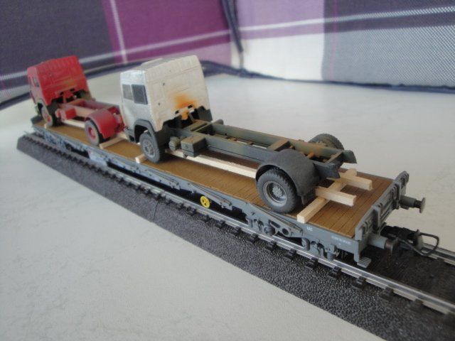 Hag HO. Wagon plat CFF avec transport 2 cabines de camions (Neu und ...