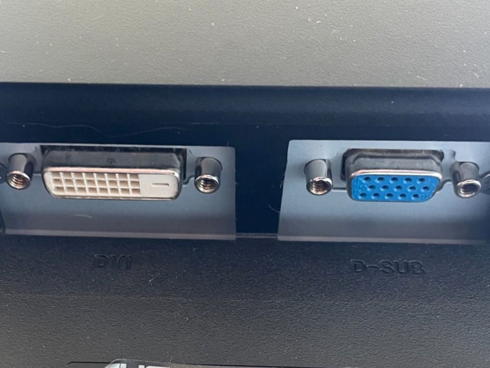 Asus Bildschirm VW222 U , VGA oder DV-I Anschluss (Gebraucht) in Zug für CHF 4.9 – nur Abholung ...