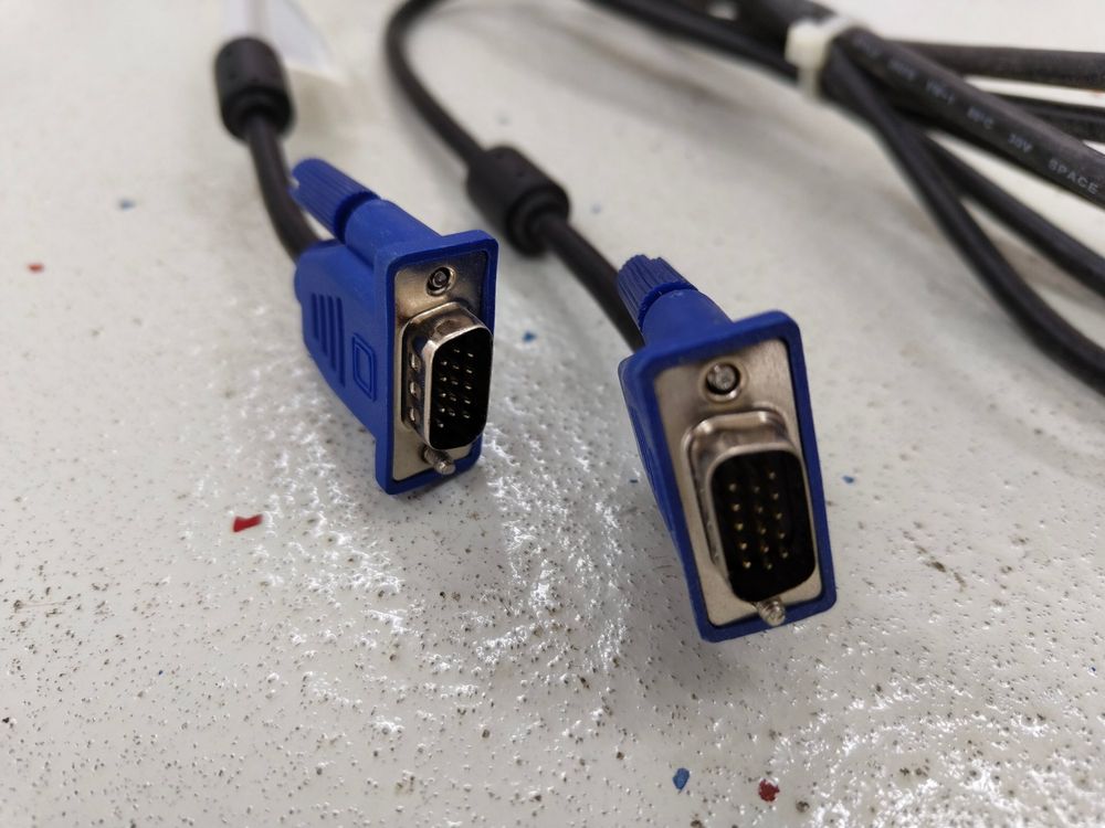 VGA Kabel, Monitor Kabel, PC Kabel, 15 polig 1.8m | Kaufen auf Ricardo