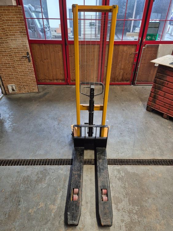 Kibernetik Hand Hydraulik-Stapler 1000 kg (Gebraucht) in Oberhasli für ...