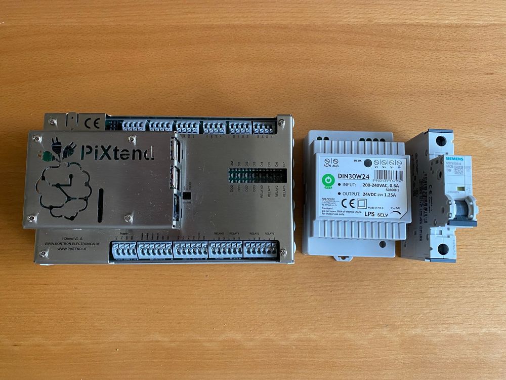PiXtend V2 -S- komplett mit Netzgerät und Sicherung | Kaufen auf Ricardo