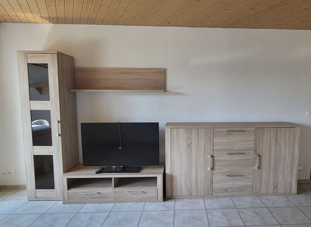 Moderne Wohnwand; Desing Eiche gekälkt, mit TV Samsung (Gebraucht) in ...