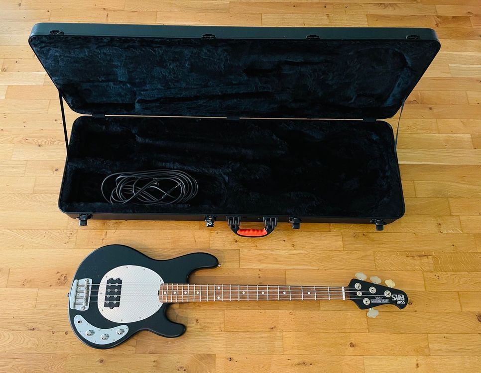 Bass Music Man StingRay + Fender koffer (Neu (gemäss Beschreibung)) in ...