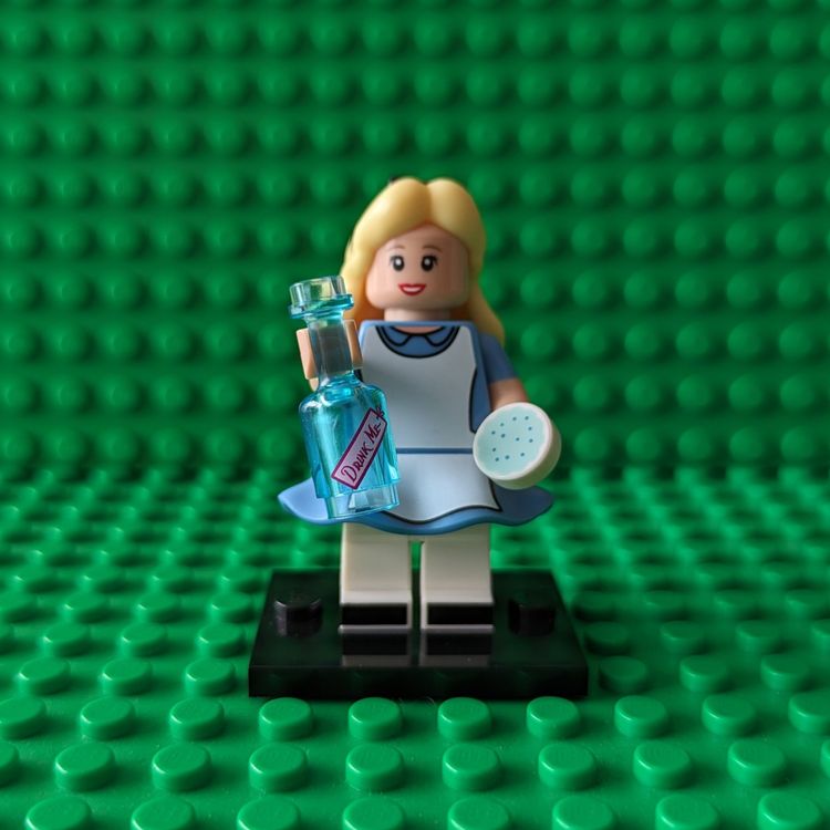 LEGO Minifigur Disney, Alice (Gebraucht) in Luzern für CHF 10 – mit ...