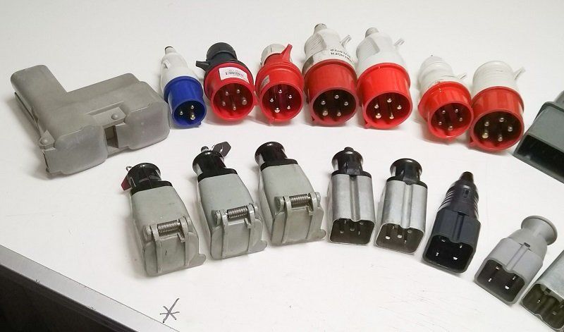 Lot 27-teilig Stecker und Kupplungen J15 CEE16-5 usw. | Kaufen auf Ricardo