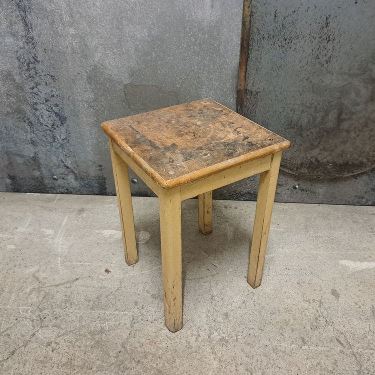 Vintage Hocker Taburettli Stuhl (Gebraucht) in Belp für CHF 2 – nur Abholung auf Ricardo kaufen